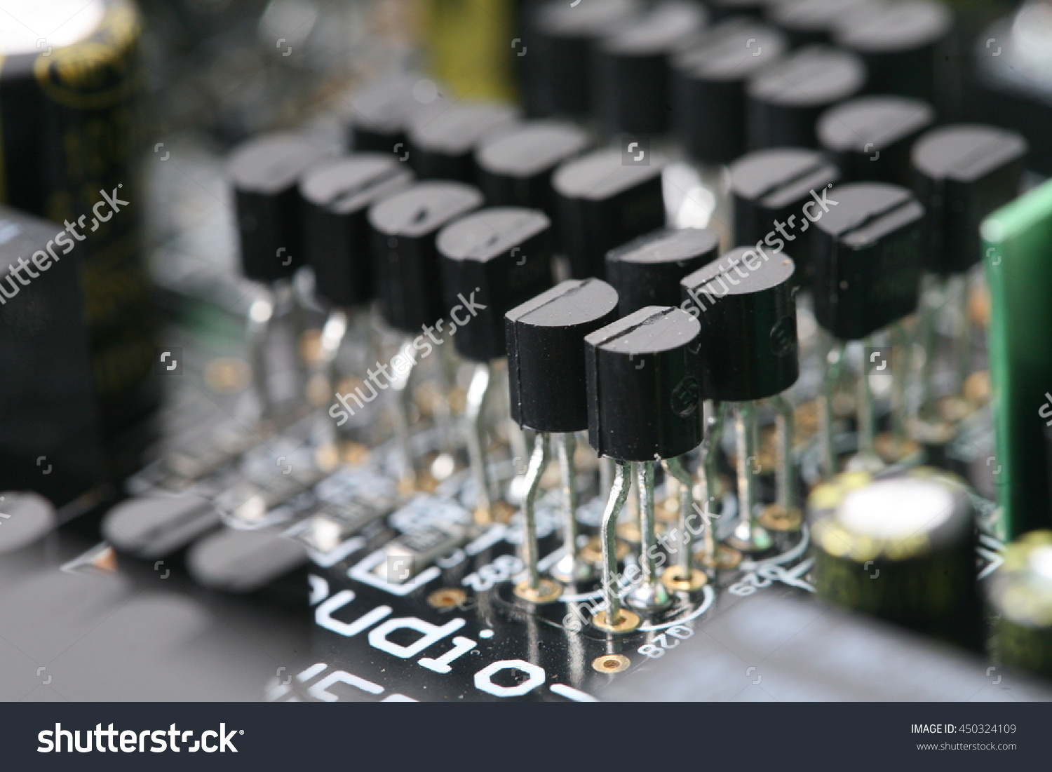 ภาพ transistor ขายใน shutterstock | Pockethifi's Blog